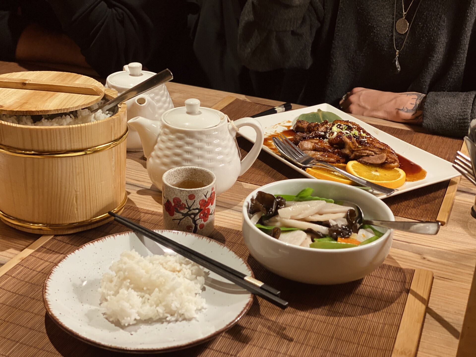 Restaurants für ein gemütliches Abendessen in Bern - Bärner Meitschi