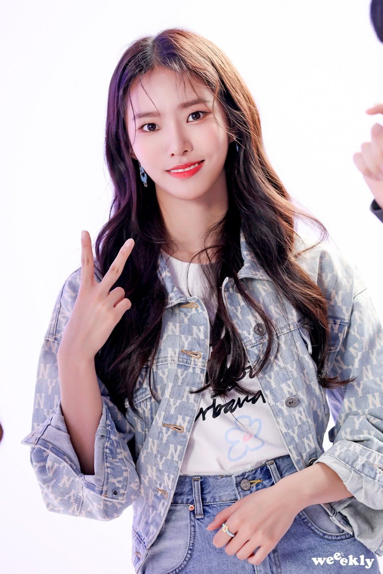 Weeekly - kpop-track.com