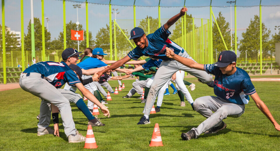 Baseball – Formes d ’entraînement: Phases de jeu offensive et défensive – Garder le corps stable ...