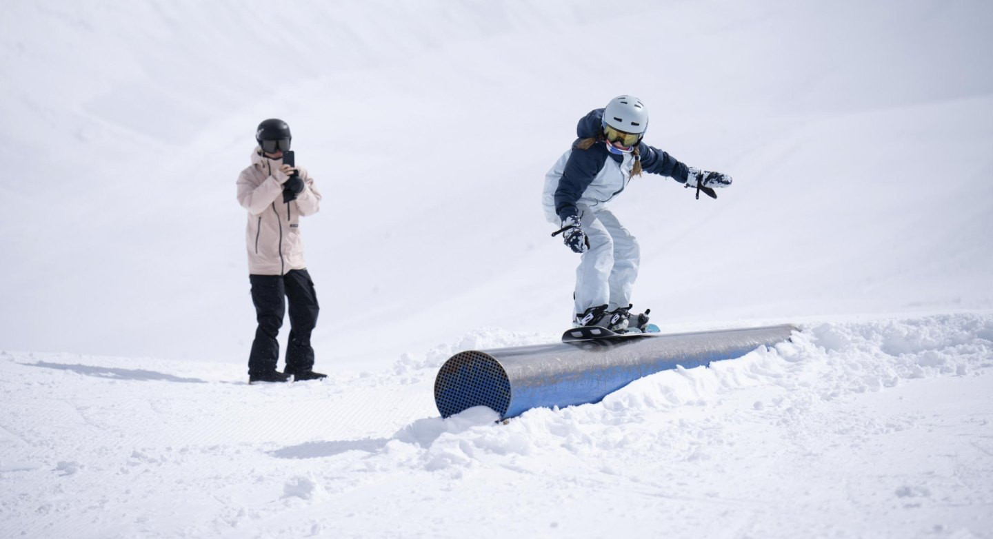 Snowboard – In stabiler Position über Boxen und Rails sliden: Point it ...