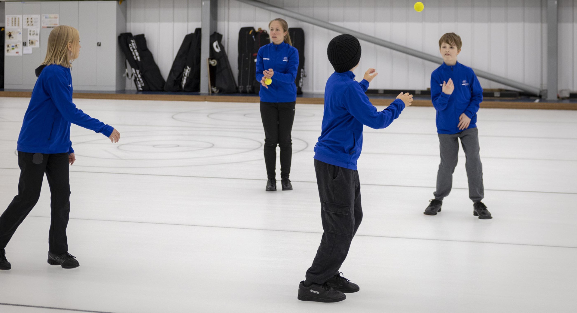 Curling – Bewegungsgrundformen: On-Ice: Slide&Pass » mobilesport.ch