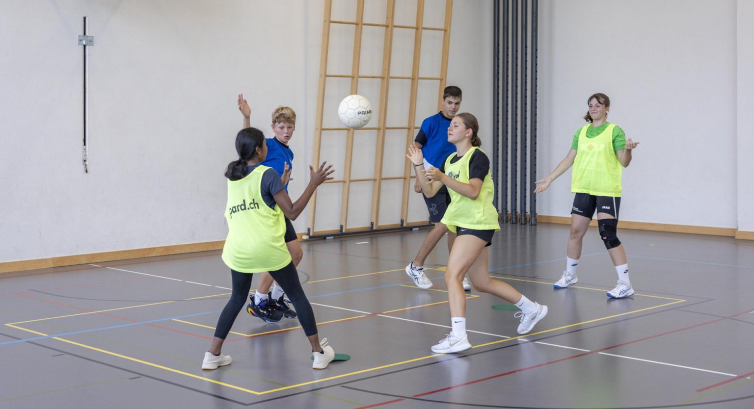 Korbball – Den Angriff erfolgreich abschliessen: Teppich erobern ...