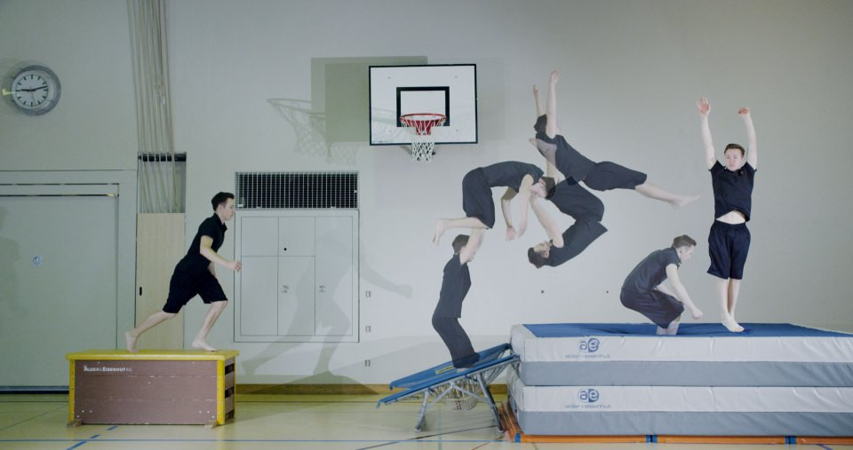 Gymnastique aux agrès – Saut: Salto en avant avec rotation ...