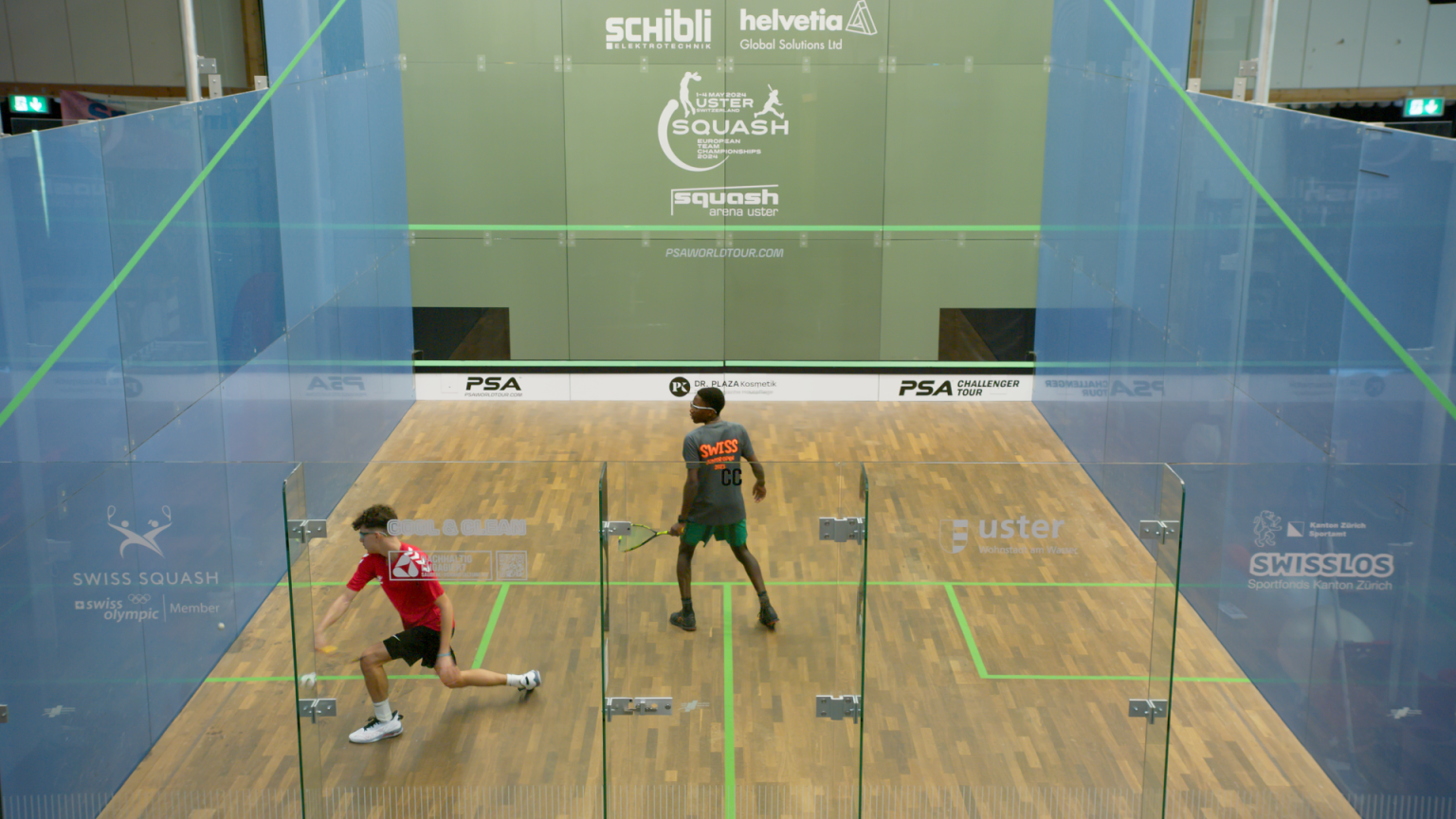 Squash – Erscheinungsformen: Aufmerksam beobachtend das T dominieren ...
