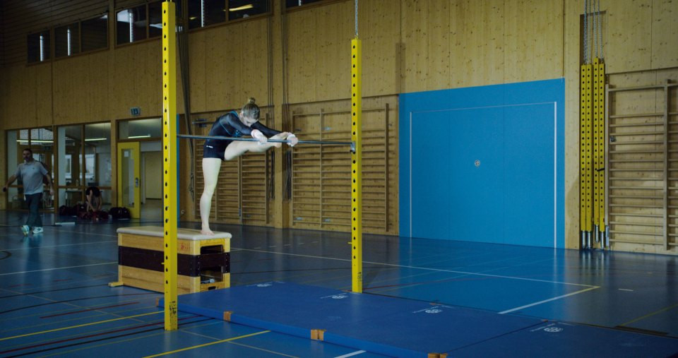 Geräteturnen – Reck: Grätsch- und Bückunterschwung zum Niedersprung ...