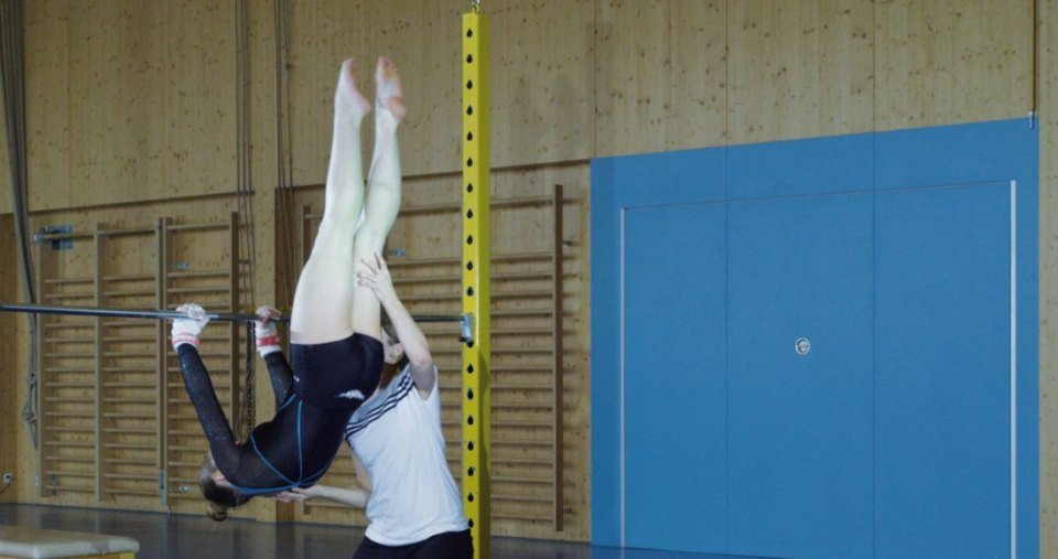 Geräteturnen – Reck: Unterschwung zum Niedersprung » mobilesport.ch