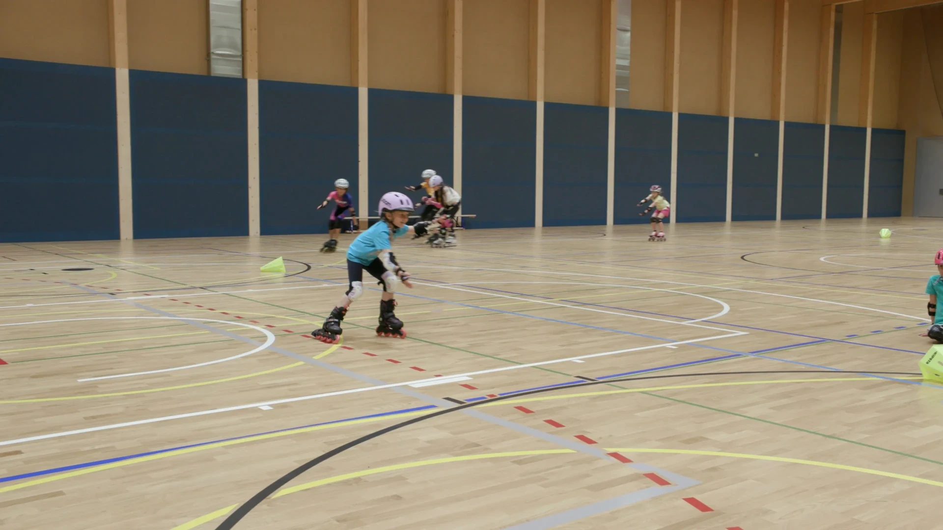 Patinage de vitesse sur roulettes – Patiner de manière dynamique et ...