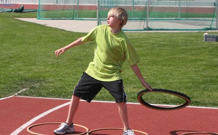 Athlétisme – Disque: Lancer de pneus en longueur » mobilesport.ch