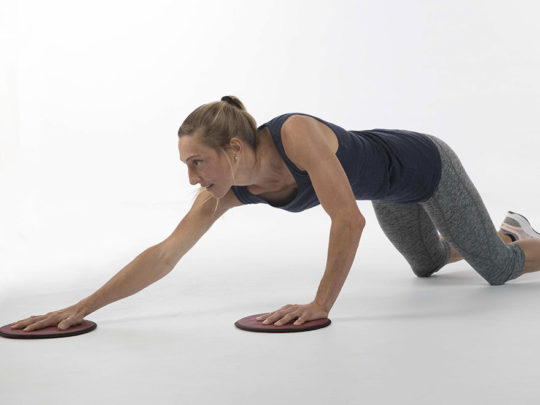 Training mit Hilfsmitteln – Sliding Pads: Crawling Push-Up » mobilesport.ch