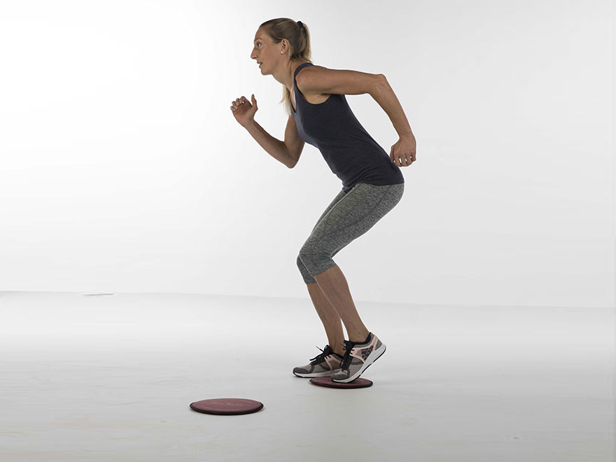 Allenamento con attrezzi II – Sliding pad: Star lunge (alternare le gambe) » mobilesport.ch