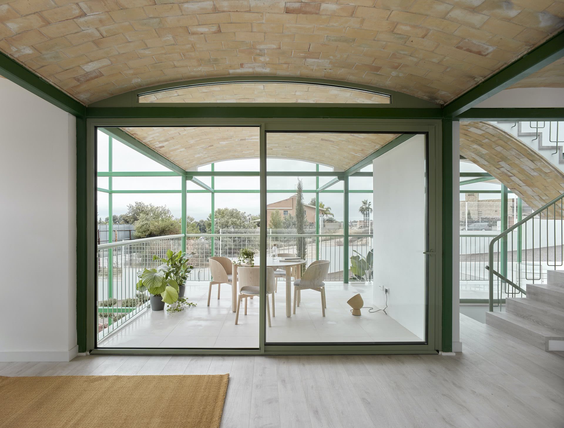 Une maison modulaire au bord de la mer